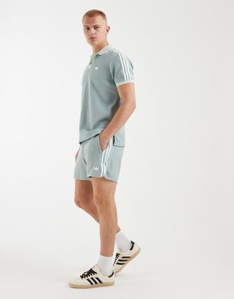 adidas Originals Short de course gaufr&eacute; - Vert sauge