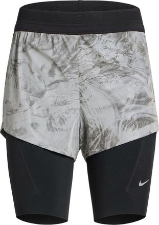Nike HOSEN & R&Ouml;CKE - Shorts & Bermudashorts auf YOOX.COM