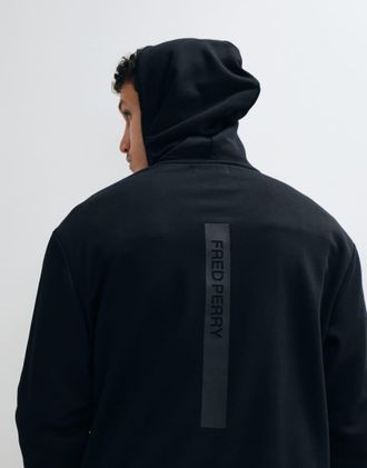 Fred Perry reflektierender Kapuzenpullover in Schwarz