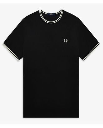 Fred Perry Glattes T-Shirt mit Kontraststreifen an Kragen und &Auml;rmelabschl&uuml;ssen in
