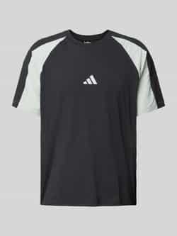 adidas T-Shirt mit Label-Print