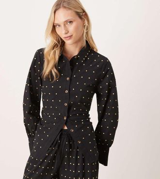 Never Fully Dressed Petite - Chemise clout&eacute;e avec noeud dans le dos - Noir