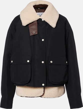 Loewe Jacke aus einem Baumwollgemisch mit Shearling