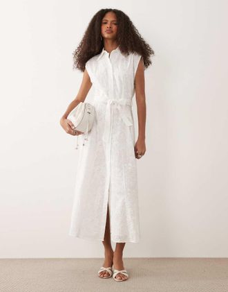 Mango Robe chemise mi-longue nou&eacute;e &agrave; la taille en pur coton brod&eacute; - Blanc-Neutral