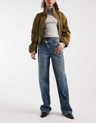 Vero Moda Tessa - Jeans in verwaschenem Mittelblau mit asymmetrischer Taille und weitem Bein