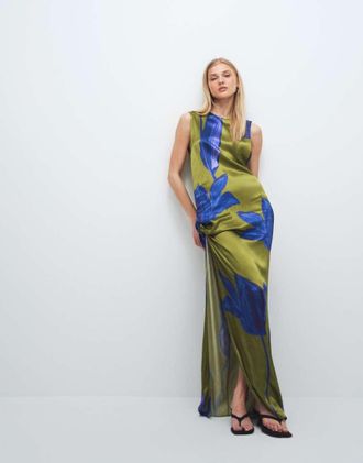 Topshop Robe longue sans manches en satin &agrave; fleurs avec noeud sur le c&ocirc;t&eacute; - Vert et bleu-multicolore