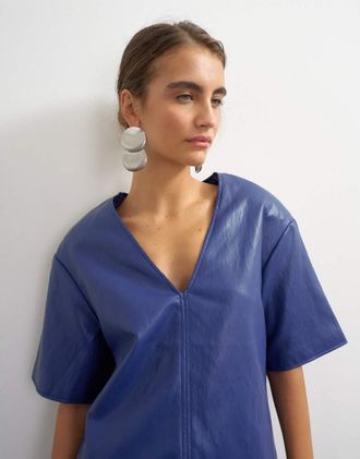 Topshop top en imitation cuir &agrave; col V plongeant bleu marine-Rouge