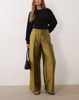 Vila pantalon &agrave; jambe large en satin avec d&eacute;tails de couture, vert sauge