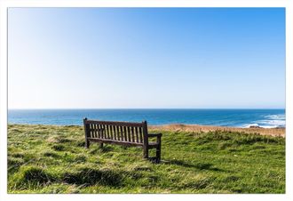 Wallario selbstklebendes Poster - Bank mit Aussicht, Aufkleber in Premiumqualit&auml;t, Klebefolie Gr&ouml;&szlig;e: 61 x 91,5 cm (Maxiposter)
