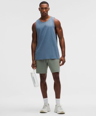 lululemon Zeroed In Shorts ohne Liner f&uuml;r M&auml;nner - 18 cm - Gr&ouml;&szlig;e 2XL in Willow Leaf