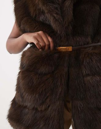 Bardot Gilet long sans bretelles en fausse fourrure avec ceinture, chocolat fonc&eacute;-Marron