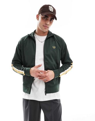 Fred Perry Trainingsjacke in Grün mit zweifarbigem Zierband