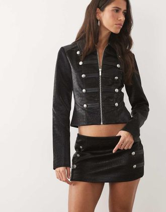 I.AM.GIA veste militaire coordonn&eacute;e Idalia en imitation cuir avec boutons style Napol&eacute;on effet croco noire