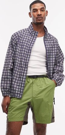 Gramicci Schmal geschnittene Shorts aus Nylon in Jadegr&uuml;n mit Blockfarbendesign