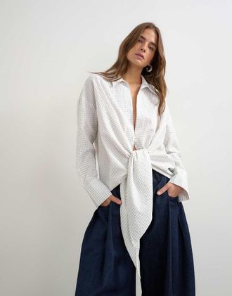 Topshop chemise &agrave; carreaux avec d&eacute;tail &agrave; nouer blanche