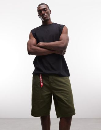 Alpha Industries Cargo-Shorts in dunklem Khaki-Gr&uuml;n