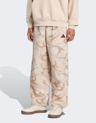 adidas Seasonal essentials pantalon parachute tiss&eacute; camouflage multicolore / marron crayeux
