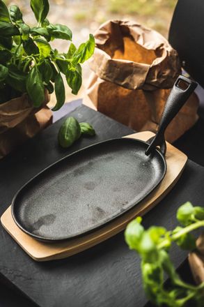 Ventura Gusspfanne mit Holz-Untersetzer und Griff