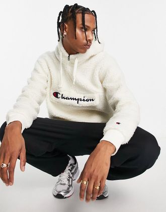 Champion Fleece-Oberteil in Creme mit halblangem Rei&szlig;verschluss und gro&szlig;em Logo-Neutral