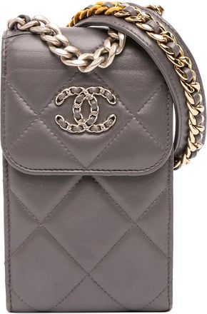 Chanel Hobo Bags - Lambskin 19 Phone Holder with Chain - Gr. unisize - in Grau - für Damen