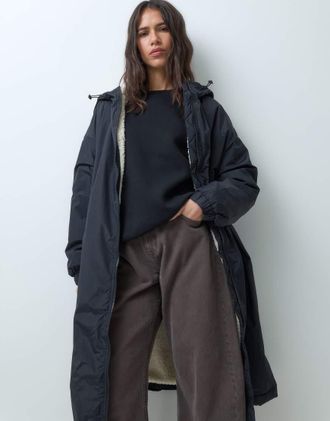 New Look lang geschnittener Regenmantel mit Fleecefutter in Marineblau-Schwarz