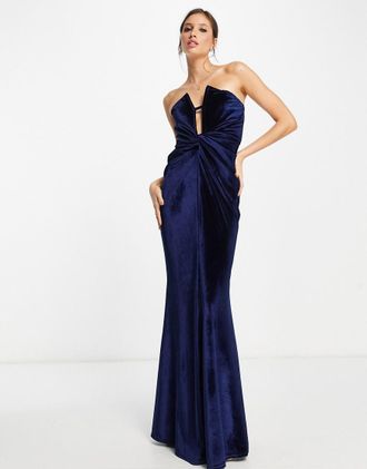 Asos Maxikleid aus Samt in Mitternachtsblau mit Zierknoten vorne, und tiefem V-Ausschnitt mit Drahtdetail-Marineblau