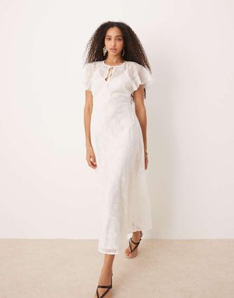 Mango Robe longue en dentelle brodée avec superposition façon cape - Blanc