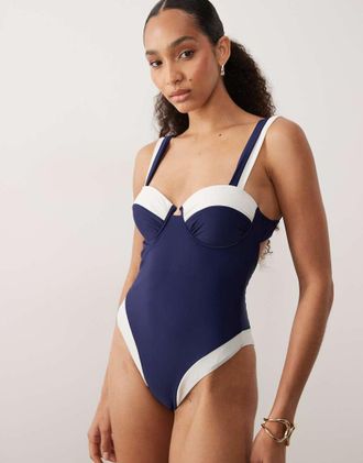 River Island Figurformender Badeanzug in Marineblau mit Kontrastdetail-Navy