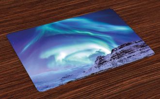 Abakuhaus Winter Platzmatten, Aurora Borealis Island, Waschbare Stoff Esszimmer Küche Tischdekorations Digitaldruck, Grün Lila