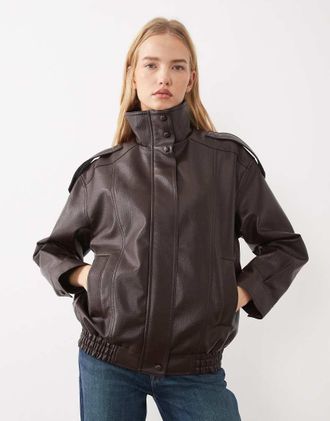 New Look Oversize-Kunstlederjacke mit Trichterkragen in Dunkelbraun