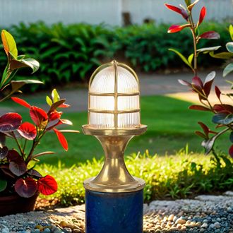 Licht-Erlebnisse Sockelleuchte Außen aus Echt-Messing wertig EU-Produkt IP54 E27 maritim H30cm für Wege Garten Terrasse Außenlampe Stehleuchte Weglampe Sockellampe