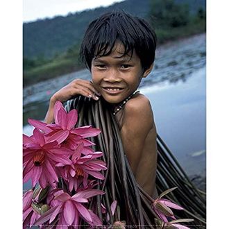 Draeger NOUVELLES IMAGES Neue imagesaffiche 24 x 30 cm Kinder Kambodschanische sammeln der Seerose/Cambodian Boy Harvesting Water Lilies/Kambodschanisches Kin