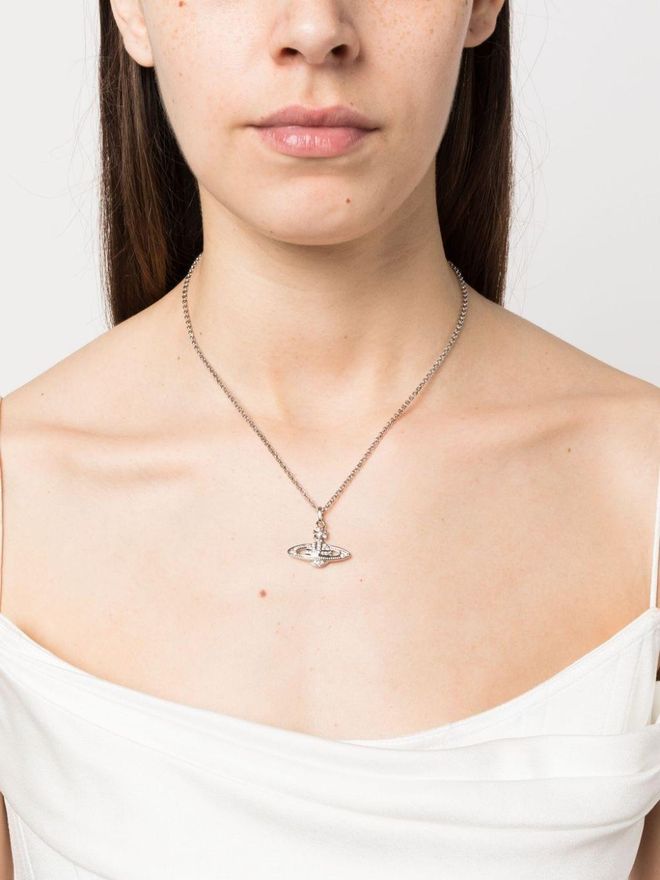 Vivienne Westwood Mini Bas Relief Halskette mit Orb Anhanger Silber ab 194 00 auf Stylight