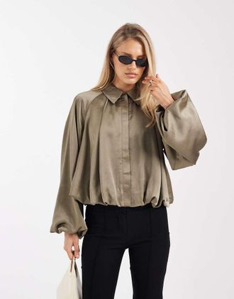 4th & Reckless Bomberjacke aus Satin in Khaki mit Kragen und Ballonsaum-Gr&uuml;n