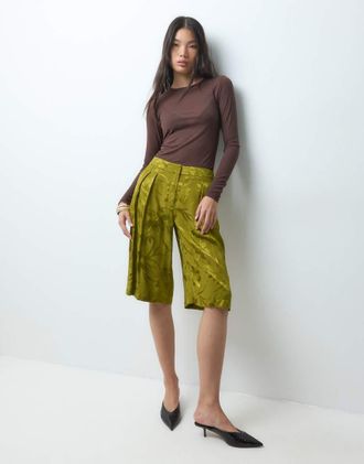 Asos Satin-Jacquard Bermuda-Shorts in Oliv-Gr&uuml;n