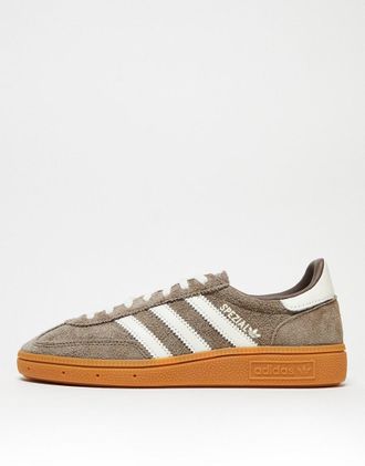 adidas Originals Handball Spezial - Sneaker in Braun und Wei&szlig; mit Gummisohle-Bunt