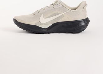 Nike ACG Pegasus Trail Sneaker in Cremewei&szlig; und Schwarz
