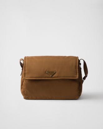 Prada Traveller Gro&szlig;e Schultertasche aus gepolstertem Re-Nylon