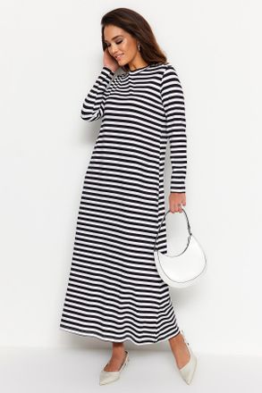 Trendyol Modest Maxikleid, gestreift, gerade Passform - Wei&szlig;