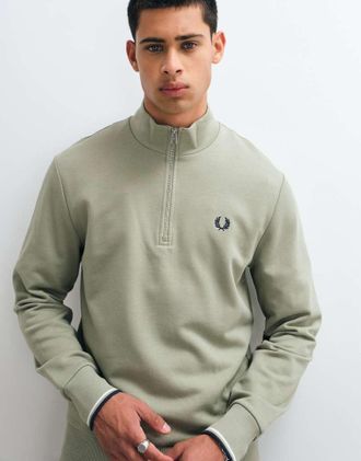 Fred Perry Sweatshirt mit halbem Rei&szlig;verschluss in Ecru-Wei&szlig;