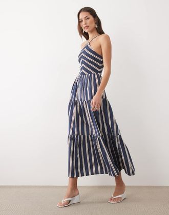 Nobody's Child Martina - Robe mi-longue en coton ray&eacute; avec jupe &agrave; volants et corsage fronc&eacute; - Bleu