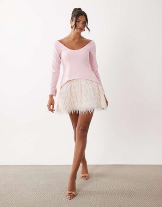 Asos Robe courte structur&eacute;e &agrave; manches longues avec jupe &agrave; franges - Rose