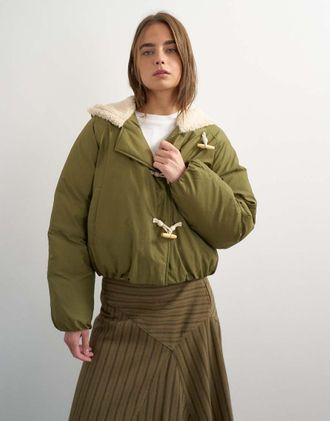 Topshop doudoune courte &agrave; col imitation peau de mouton et brandebourgs kaki-Vert