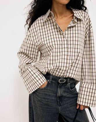 NA-KD chemise oversize en coton avec d&eacute;tail aux poignets &agrave; carreaux cr&egrave;me-Multi