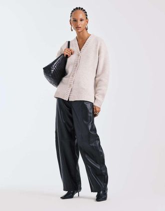 Asos Taillierte Longline-Strickjacke aus hochwertiger Lammwolle in Wei&szlig;