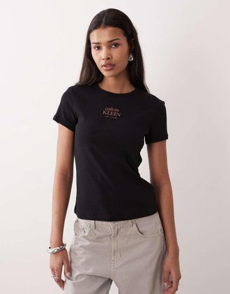 Calvin Klein Jeans Geripptes T-Shirt in Schwarz mit Logo und knappem Schnitt