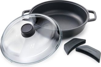 Betty Bossi Aluguss Servierpfanne mit Glasdeckel, Ø 24 cm - Hochwertige Antihaft-Schmorpfanne für alle Herdarten, ofenfest bis 230 Grad, inklusive Silikon Griffsc