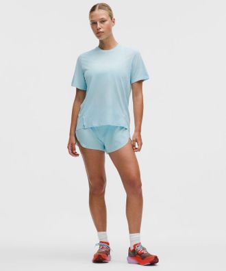 lululemon Fast and Free Shorts im Classic Fit mit Saumschlitz und hohem Bund f&uuml;r Frauen - 8 cm - Gr&ouml;&szlig;e 2XS in Foam Cloud
