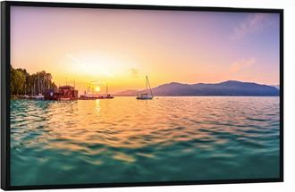 artboxONE Poster mit schwarzem Rahmen 45x30 cm natur Natur Sonnenaufgang am Attersee - Bild see berge boat