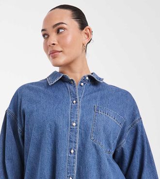 Vero Moda Curve chemise en jean boutonn&eacute;e bleu denim moyen